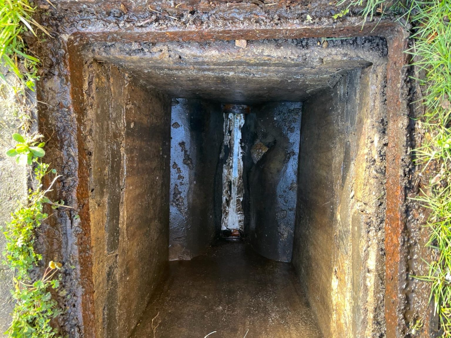 Major main sewer blockage causing severe flooding - Hydro Descaling